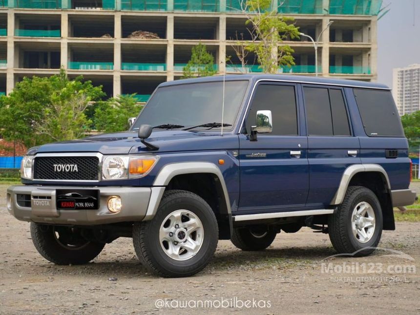 Jual Mobil Toyota Land Cruiser 2015 70 GXL 30th Anniversary 4.0 di DKI ...