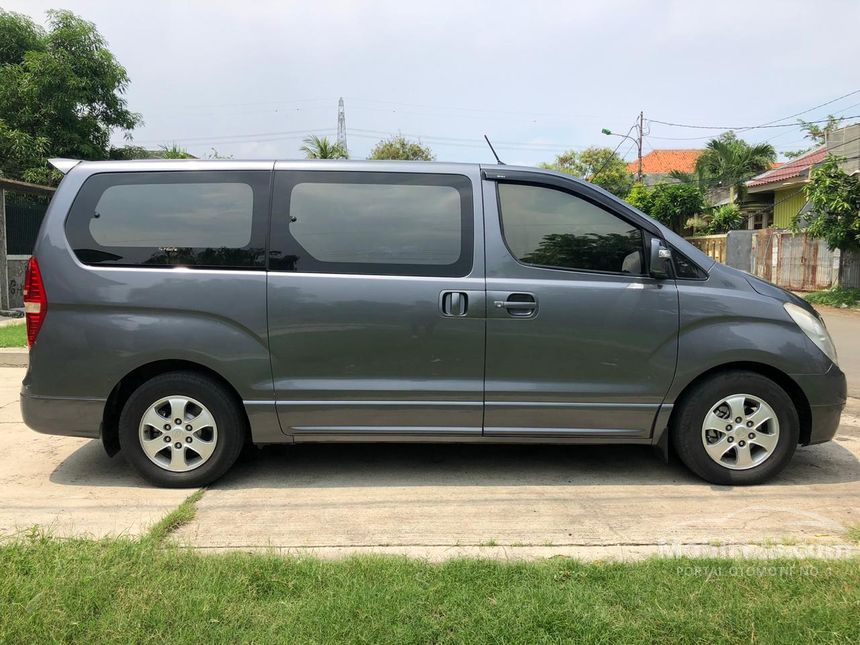 Jual Mobil Hyundai H-1 2011 Royale 2.5 di DKI Jakarta Automatic MPV Abu ...