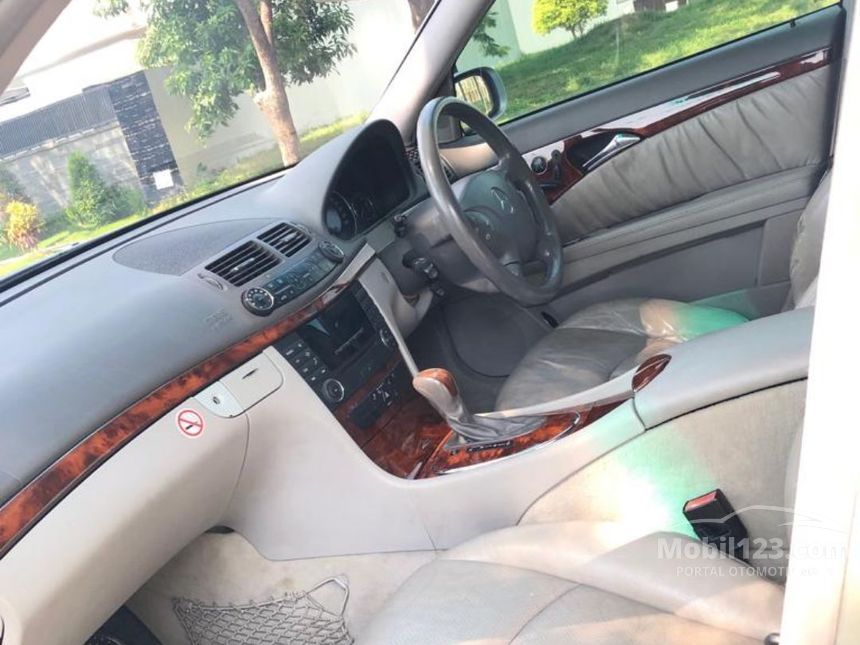 Jual Mobil Mercedes-Benz E260 2005 E260 2.6 di Jawa Timur Automatic ...