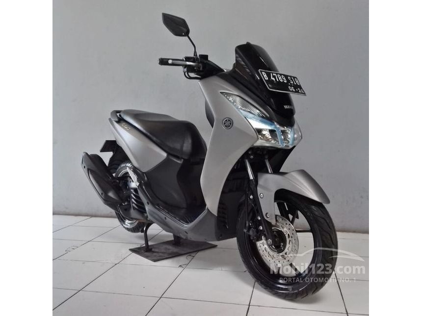 Jual Motor Yamaha Lexi 2019 0.1 di Jawa Barat Automatic Others Silver ...