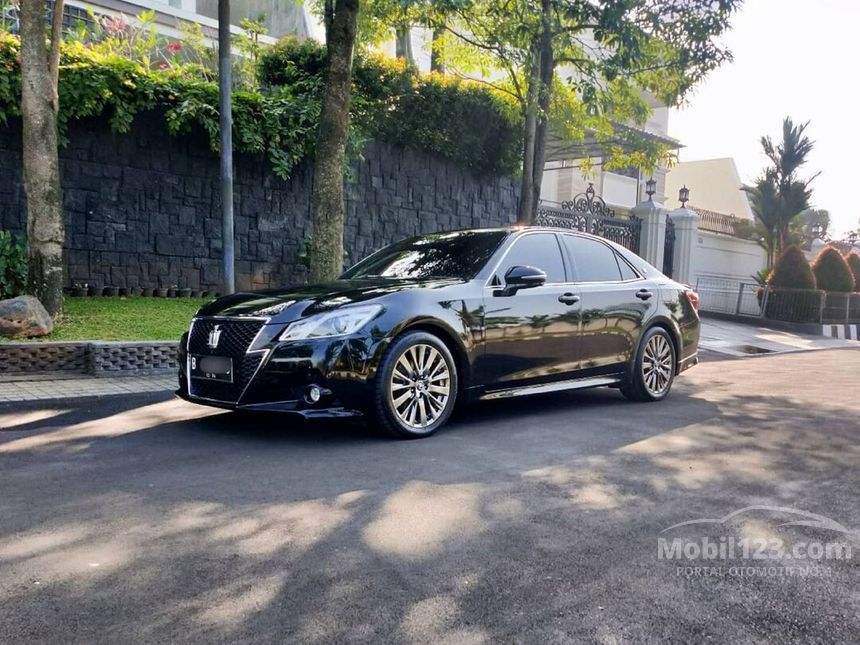 Jual Mobil Toyota Crown 2014 G Royal Saloon 2.5 di DKI Jakarta ...
