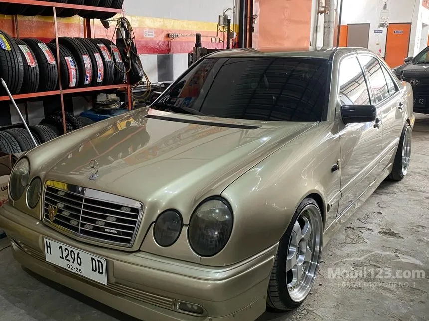 Jual Mobil Mercedes-Benz E230 1997 W210 2.3 di Jawa Tengah Manual Sedan Silver Rp 61.500.000 ...