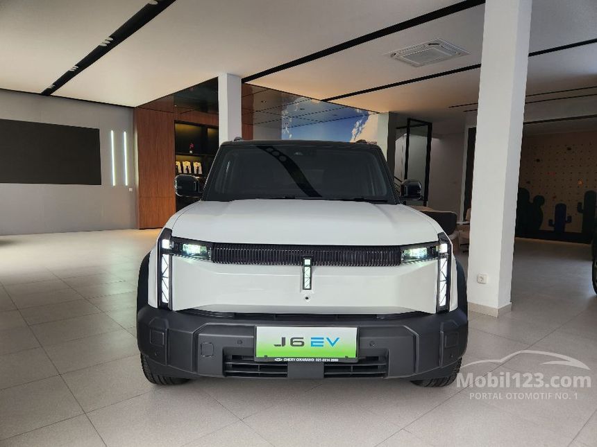 Jual Mobil Chery Omoda J6 2025 EV IWD di Jawa Barat Automatic SUV Putih ...