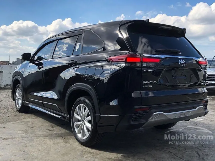 Jual Mobil Toyota Kijang Innova Zenix 2023 V HV Modellista 2.0 di Jawa ...