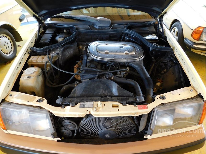 Mercedes-Benz 230E 1996 2.3 in กรุงเทพและปริมณฑล Manual Sedan สีเหลือง ...