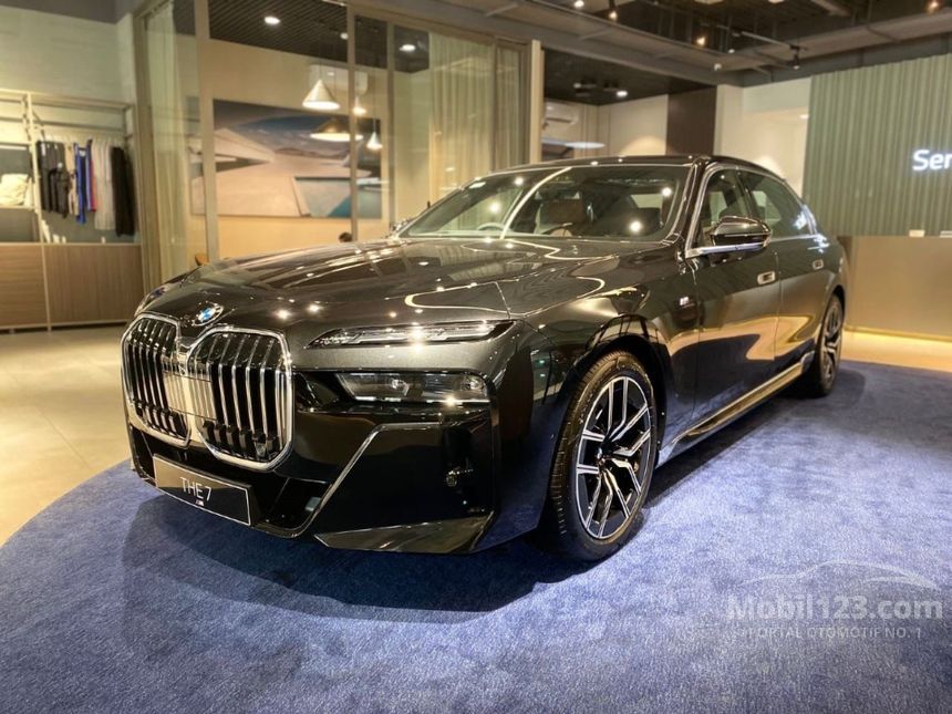 Jual Mobil BMW 735i 2024 M Sport 3.0 di DKI Jakarta Automatic Sedan ...