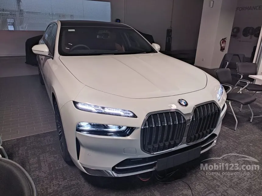 Jual Mobil BMW i7 2023 xDrive60 Gran Lusso di DKI Jakarta Automatic ...