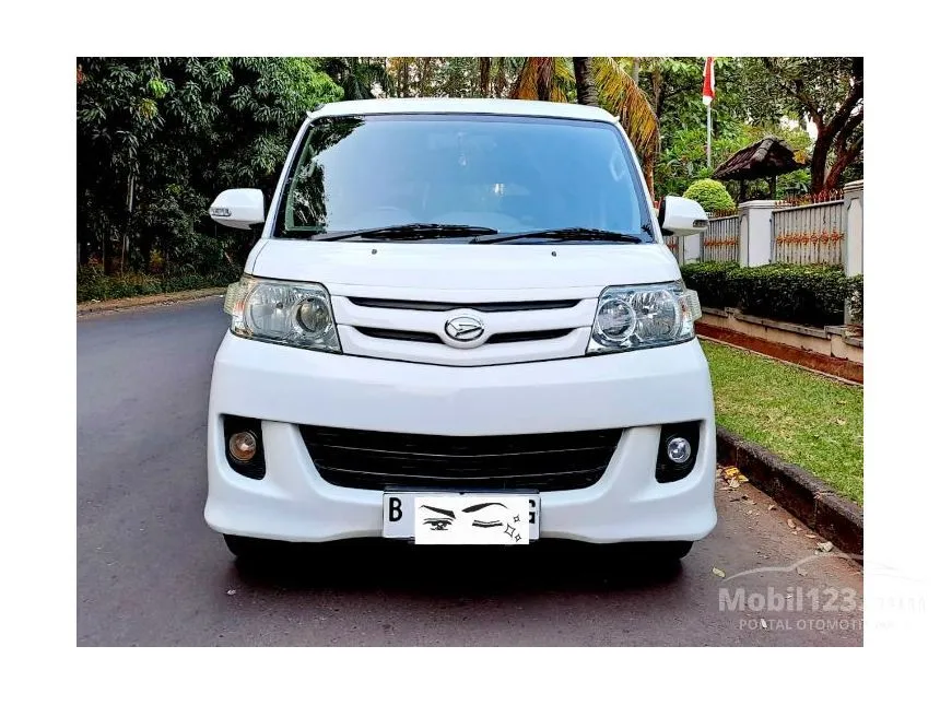 Jual Mobil Daihatsu Luxio 2013 M 1.5 di Jawa Barat Manual Wagon Putih ...