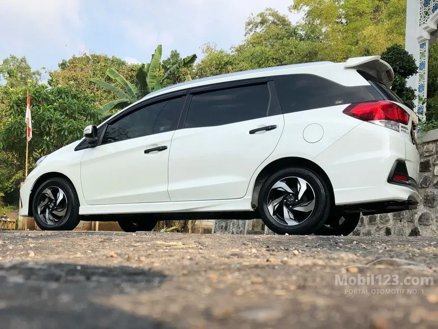 Jual Mobil Honda Mobilio 2015 RS Limited Edition 1.5 di Jawa Timur ...