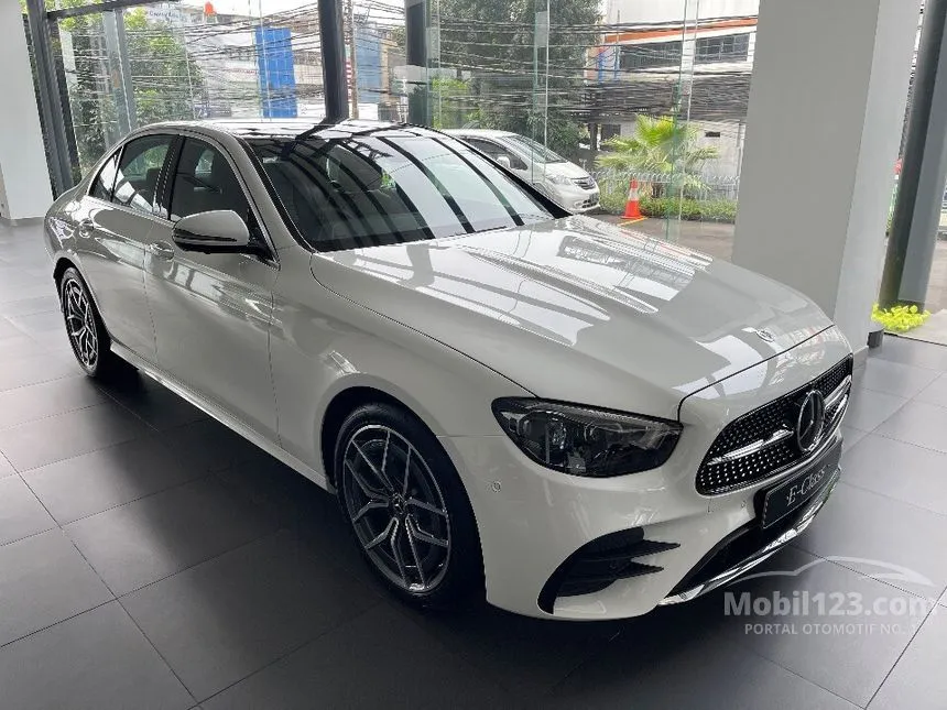 Jual Mobil Mercedes-Benz E300 2023 AMG Line 2.0 di Banten Automatic Sedan Putih Rp 1.575.000.000 ...