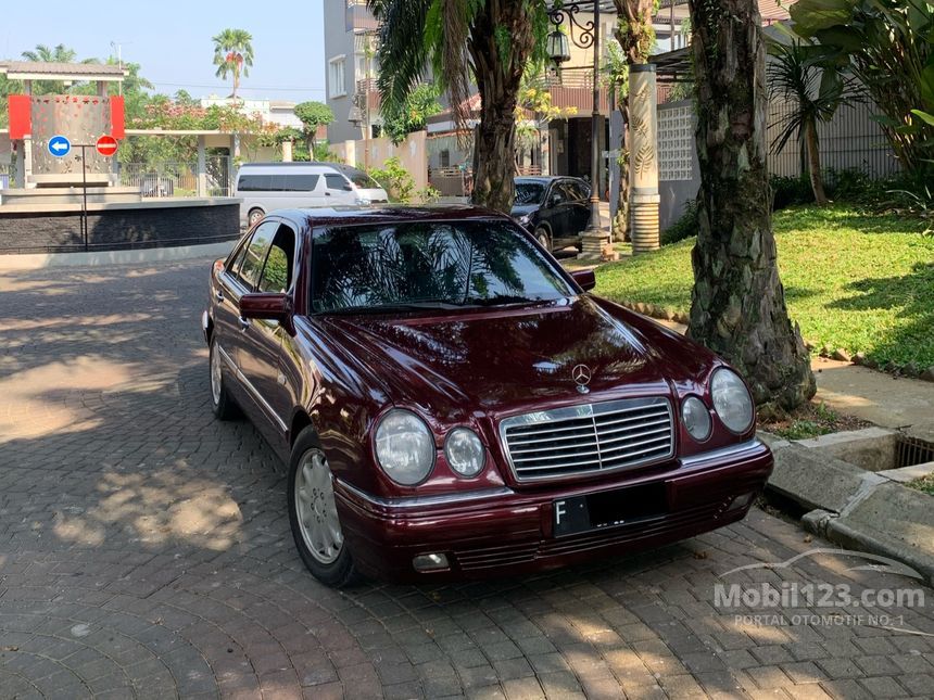 Jual Mobil Mercedes-Benz E320 1997 W210 3.2 Automatic 3.2 di Jawa Barat ...