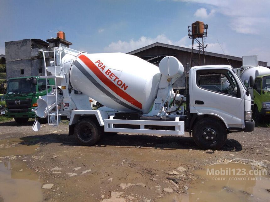 Jual Mobil Hino Dutro 2017 4.0 di Jawa Barat Manual Trucks Putih Rp 550 ...