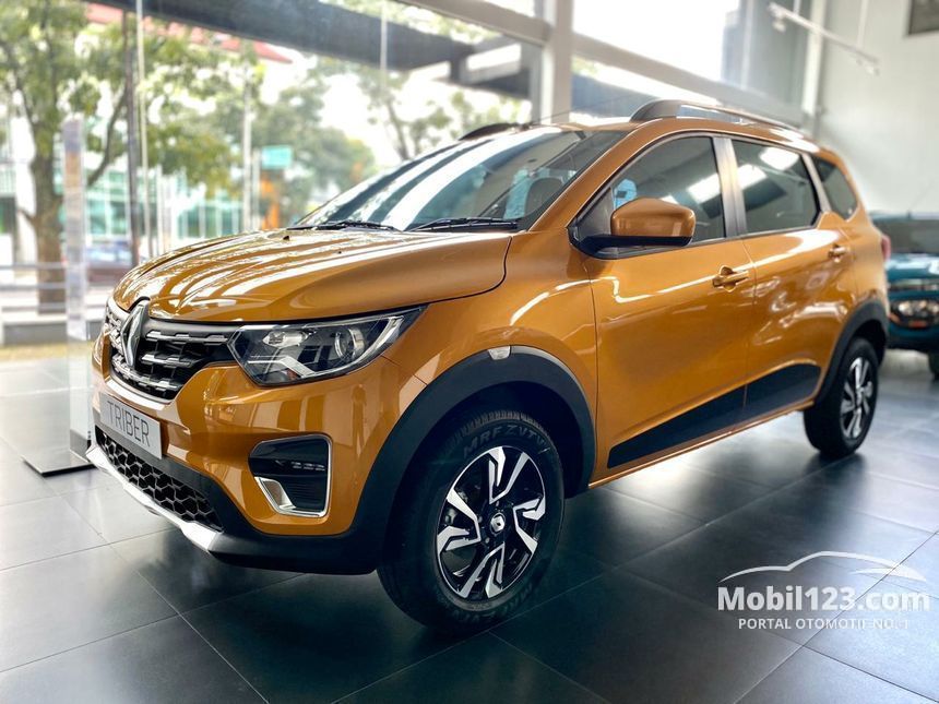 Jual Mobil Renault Triber 2020 RXZ 1.0 di Banten Automatic Wagon Orange ...