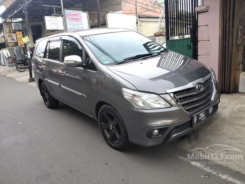 Jual Mobil Toyota Kijang Innova 2011 V 2.0 di Banten Automatic MPV Abu ...