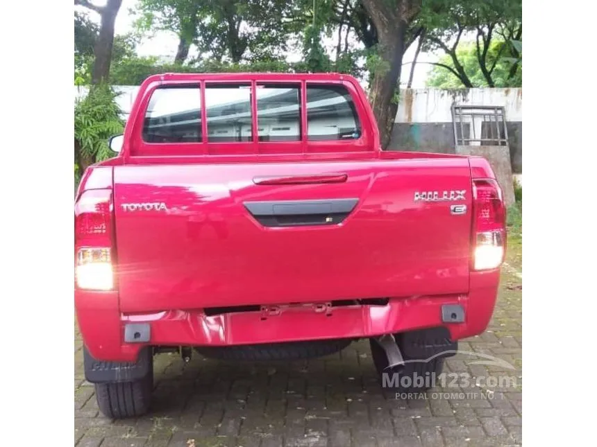 Jual Mobil Toyota Hilux 2021 E 2.4 di Banten Manual Pick-up Merah Rp ...
