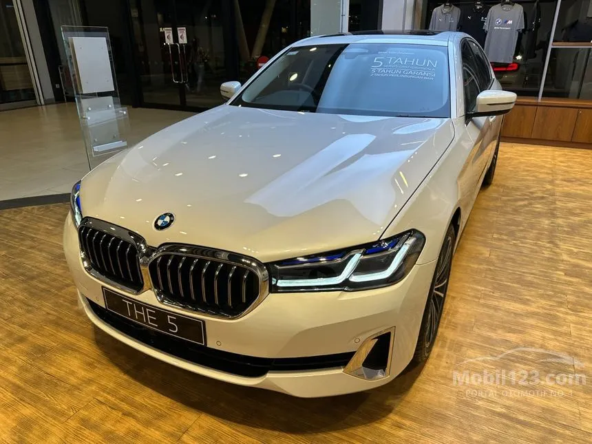 Jual Mobil BMW 530i 2023 Opulence 2.0 di DKI Jakarta Automatic Sedan ...