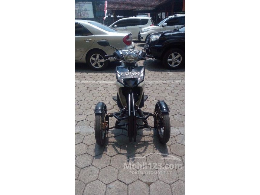 Jual Motor Yamaha Lexam 2013 0.1 di Jawa Timur Automatic Others Putih ...