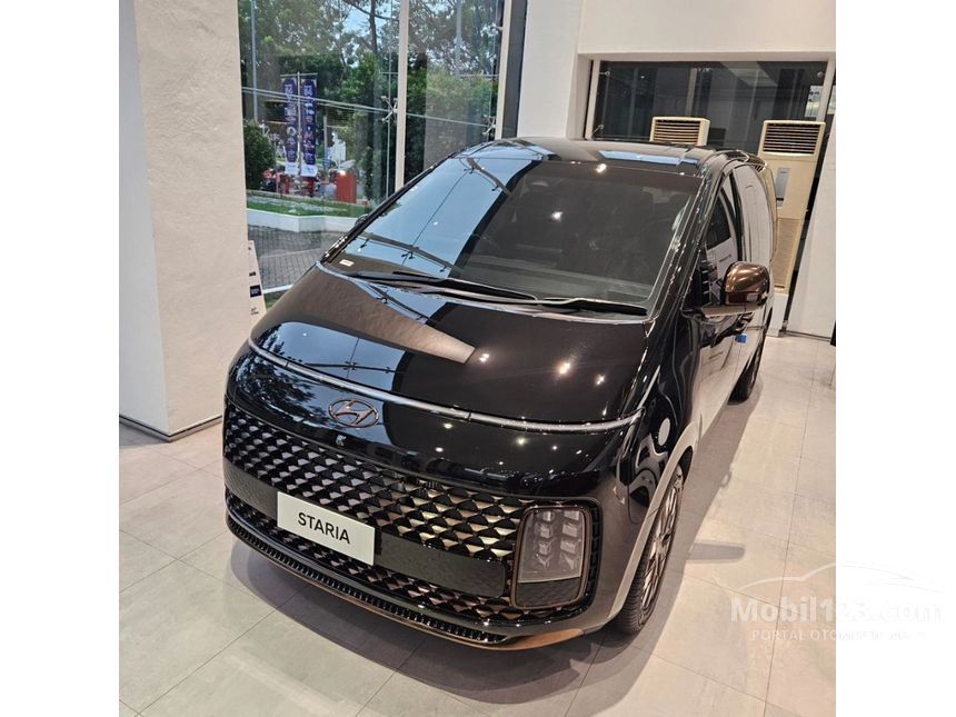 Jual Mobil Hyundai Staria 2024 Signature 7 2.2 di DKI Jakarta Automatic ...