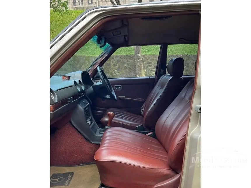 Jual Mobil Mercedes-Benz 200 1985 2.0 di Banten Manual Sedan Silver Rp ...