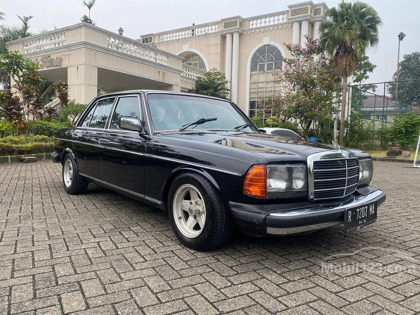 Jual Mobil Mercedes-Benz 200 1984 W123 2.0 di Banten Manual Sedan Hitam ...