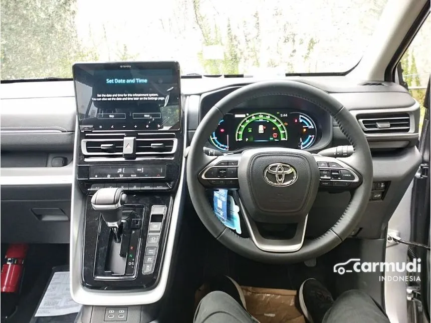 Toyota Kijang Innova Zenix 2023 Q HV TSS Modellista 2.0 in Jawa Timur ...