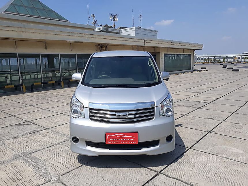 Jual Mobil Toyota NAV1 2013 G 2.0 di DKI Jakarta Automatic MPV Silver ...