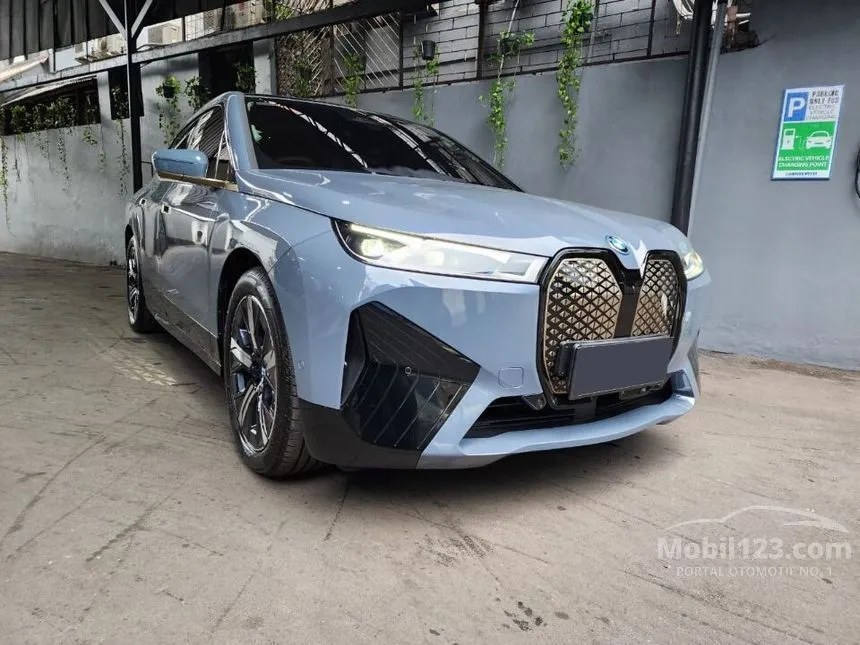 Jual Mobil BMW iX 2023 xDrive40 Sport di Bali Automatic Wagon Biru Rp 2 ...