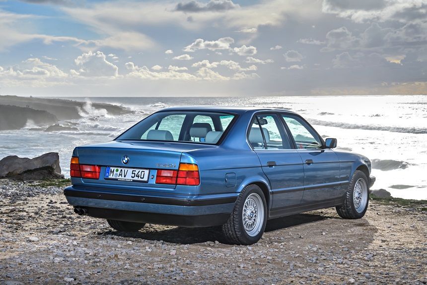 BMW 5 Series 540i (E34) - PHOTOS - Carlist.my