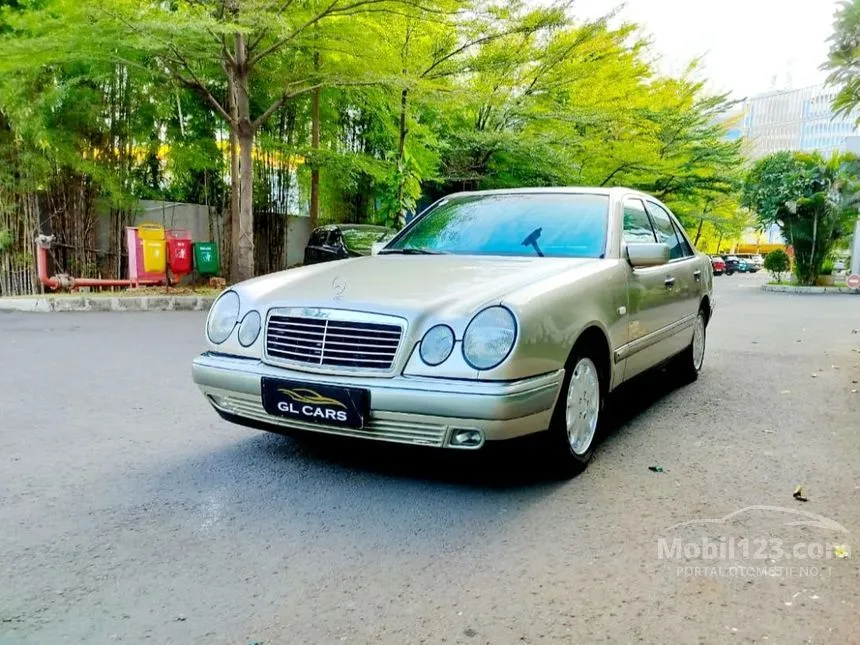 Jual Mobil Mercedes-Benz E320 1996 W124 3.2 L6 Automatic 3.2 di DKI ...