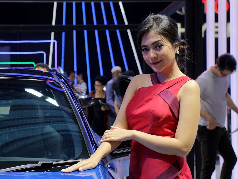 SPG-SPG Cantik di GIIAS 2018 - Berita Otomotif | Mobil123