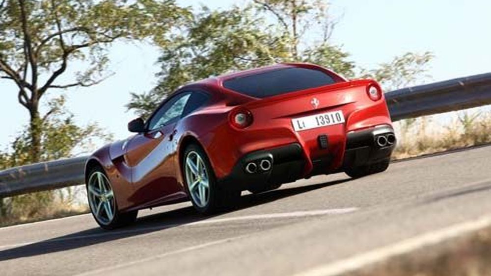 Ferrari F12berlinetta 2013 ในภาพชุดใหม่และคลิปกิจกรรมขับทดสอบที่อิตาลี ...