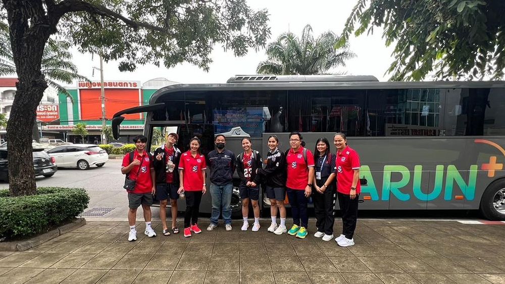 อรุณ พลัส และเชิดชัย ร่วมสนับสนุนรถบัสไฟฟ้ารับส่งนักกีฬาวอลเลย์บอลไทยคว้าแชมป์เอเชียสมัยที่ 3 ...