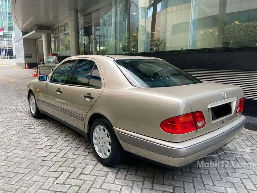 Jual Mobil Mercedes-Benz E230 1998 W210 2.3 Automatic 2.3 di DKI Jakarta Automatic Sedan Emas Rp ...