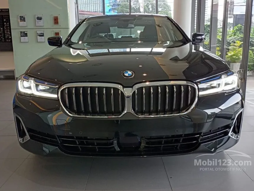 Jual Mobil BMW 530i 2022 Opulence 2.0 di DKI Jakarta Automatic Sedan ...