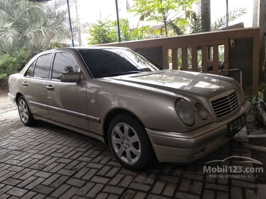Jual Mobil Mercedes-Benz E230 1998 W210 2.3 Automatic 2.3 di DKI Jakarta Automatic Sedan Coklat ...