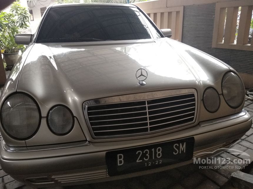 Jual Mobil Mercedes-Benz E230 1998 W210 2.3 Automatic 2.3 di DKI Jakarta Automatic Sedan Coklat ...