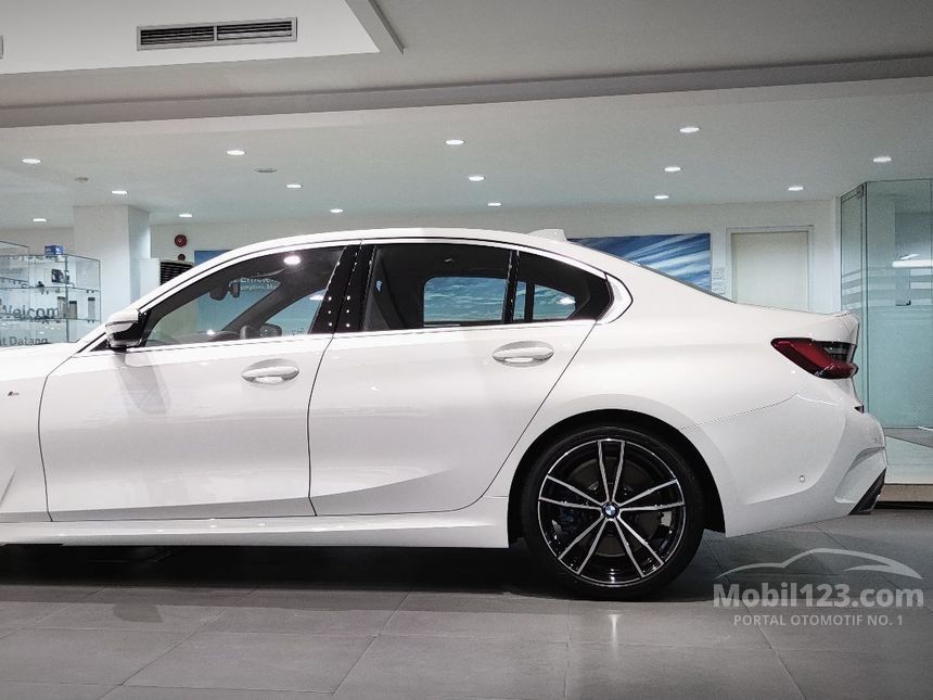 Jual Mobil BMW 330i 2021 M Sport 2.0 di DKI Jakarta Automatic Sedan ...
