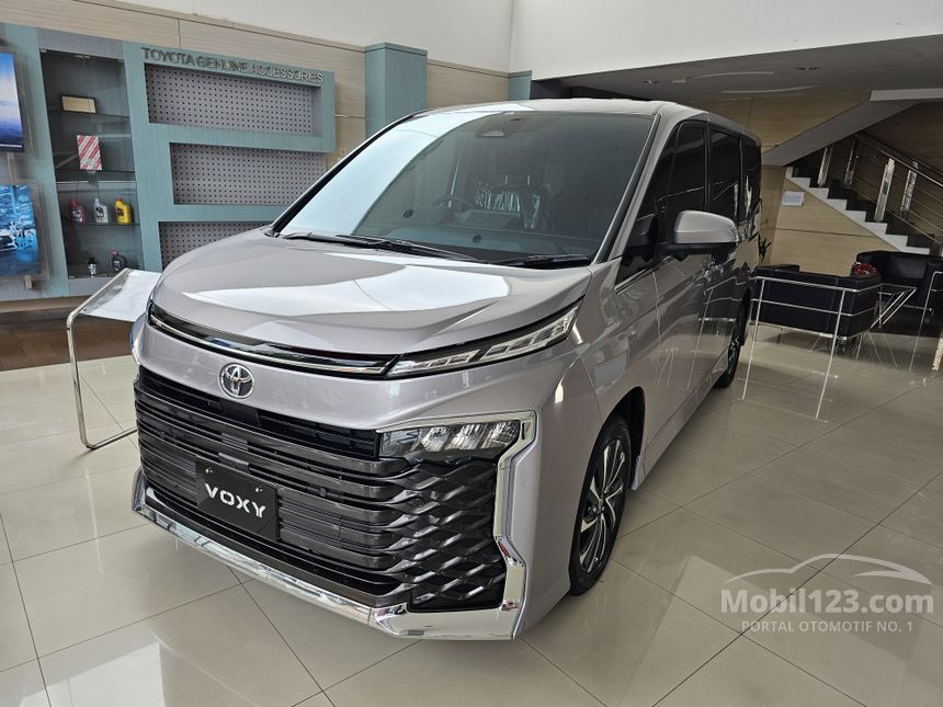 Jual Mobil Toyota Voxy 2024 2.0 di Banten Automatic Van Wagon Silver Rp ...