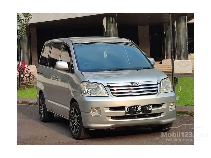 Jual Mobil Toyota Noah 2004 2.0 di Jawa Barat Automatic MPV Minivans ...