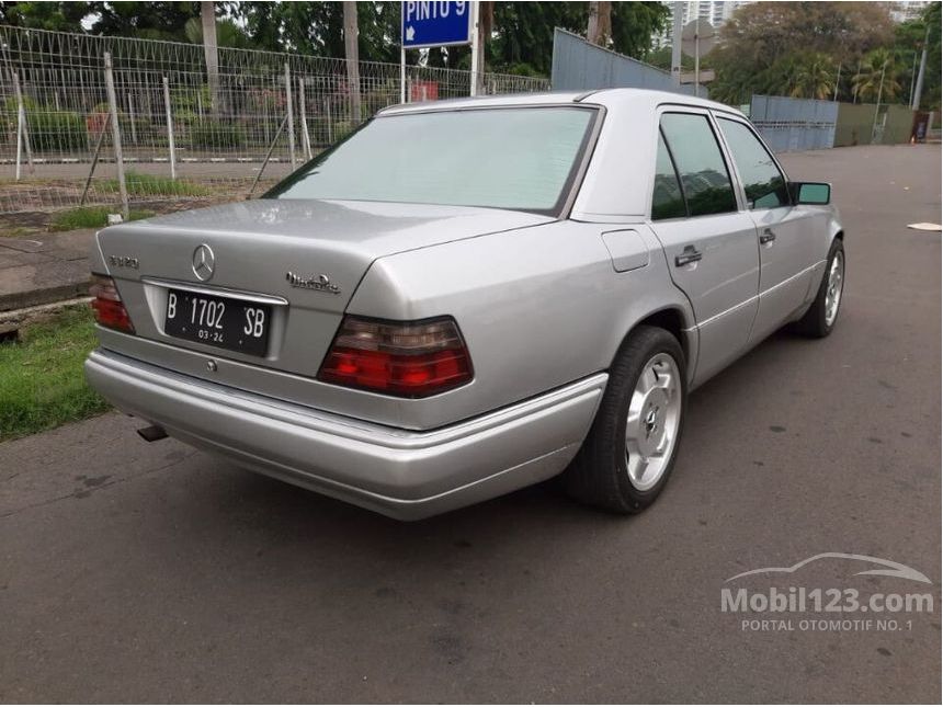 Jual Mobil Mercedes-Benz E220 1994 2.2 di DKI Jakarta Manual Sedan ...