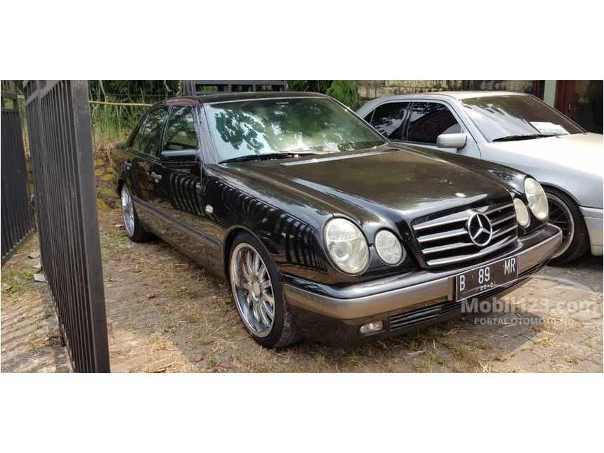 Jual Mobil Mercedes-Benz E230 1999 W210 2.3 Automatic 2.3 di Banten ...