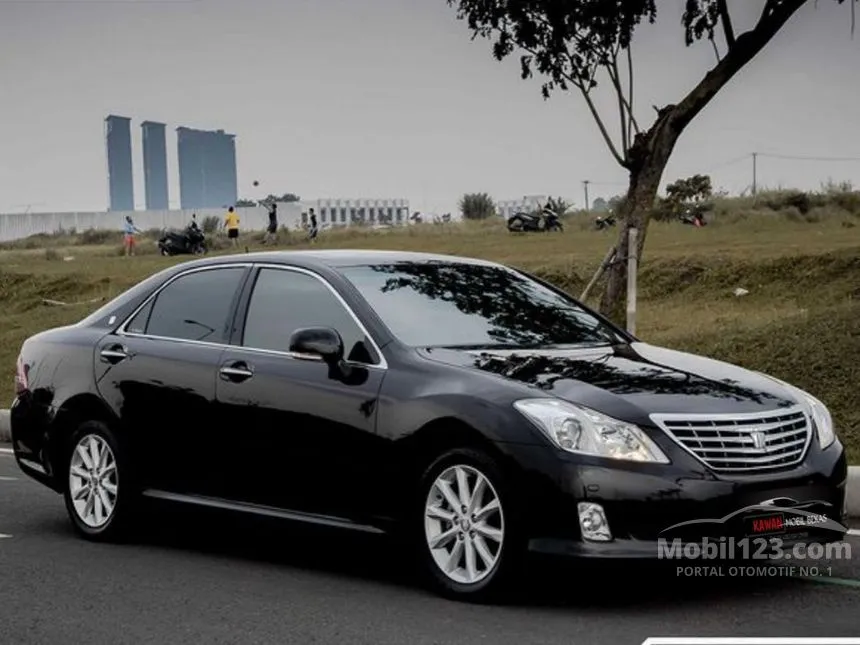 Jual Mobil Toyota Crown 2009 Royal Saloon Standard 3.0 di Banten ...