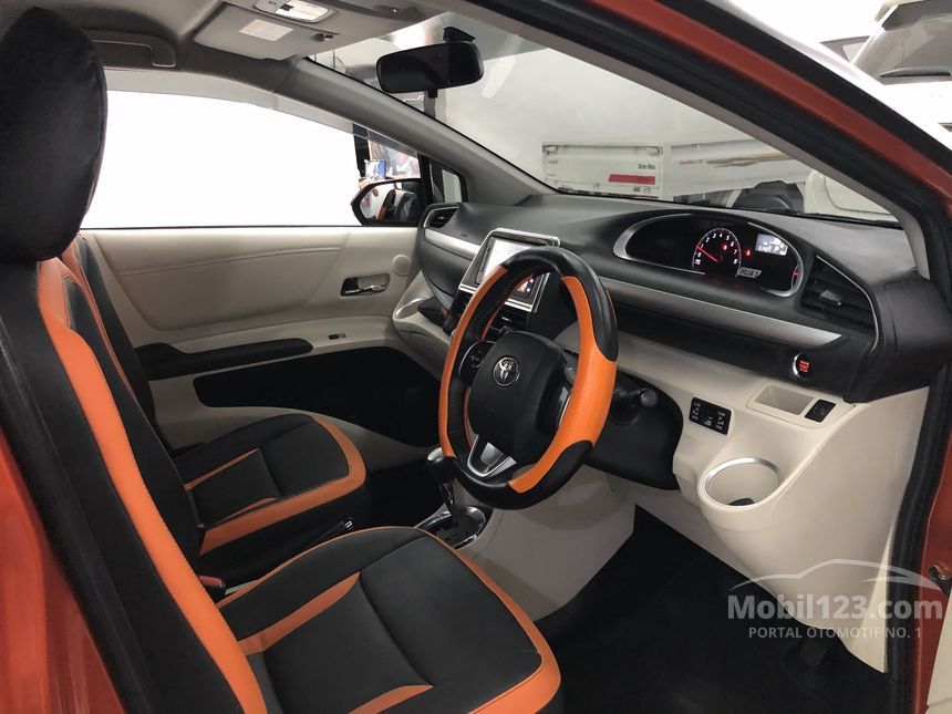 Jual Mobil Toyota Sienta 2017 V 1.5 di Jawa Timur Automatic MPV Orange ...