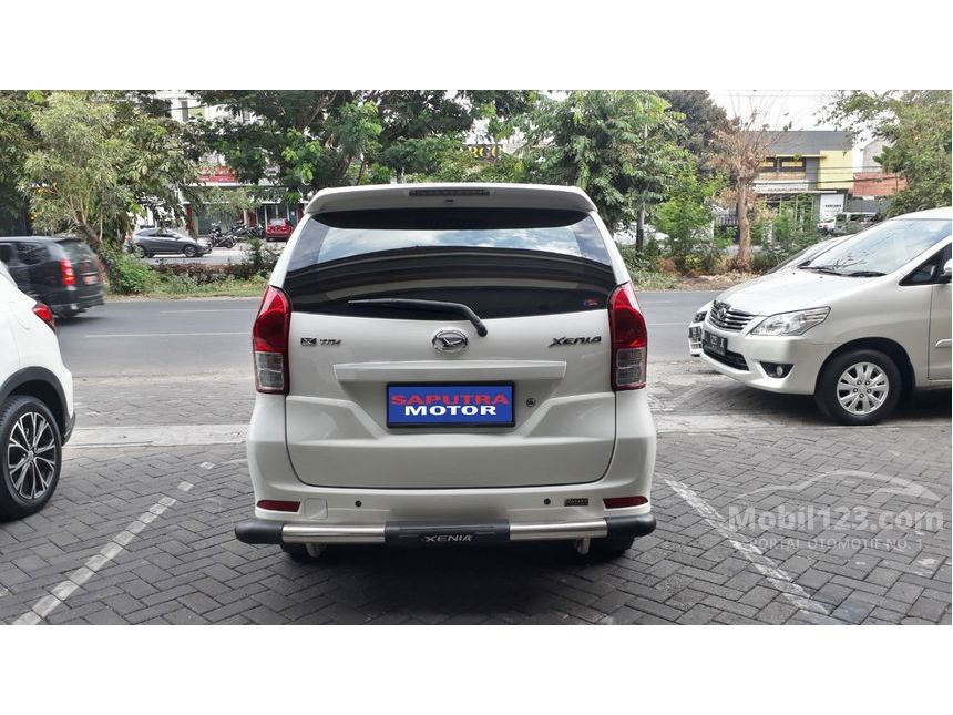 Jual Mobil Daihatsu Xenia 2015 X PLUS 1.3 di Jawa Timur Manual MPV ...