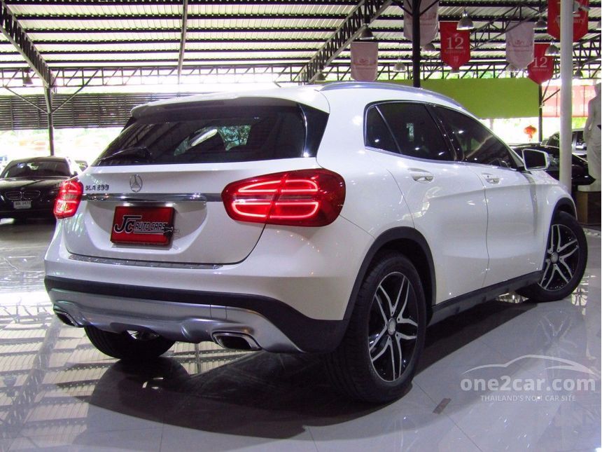 Mercedes-Benz GLA200 2015 W156 (ปี 14-17) Urban 1.6 เกียร์อัตโนมัติ สี ...
