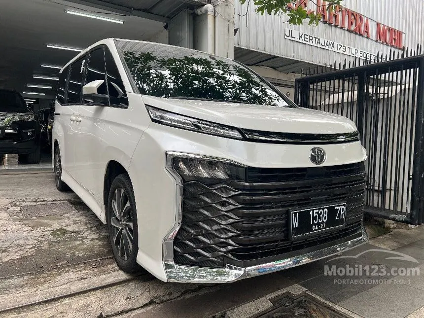 Jual Mobil Toyota Voxy 2022 2.0 di Jawa Timur Automatic Van Wagon Putih ...