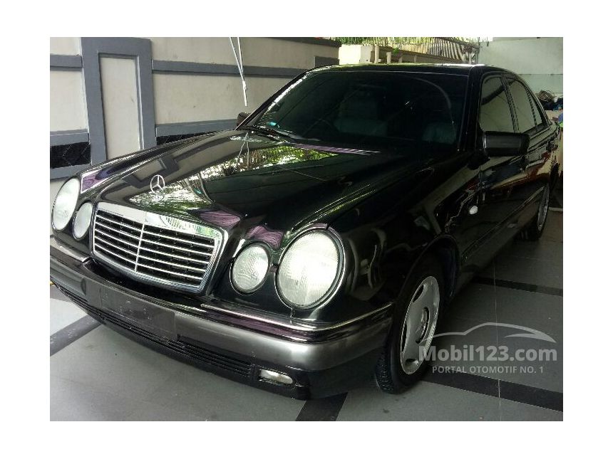Jual Mobil Mercedes-Benz E230 1997 W210 2.3 Automatic 2.3 di DKI ...