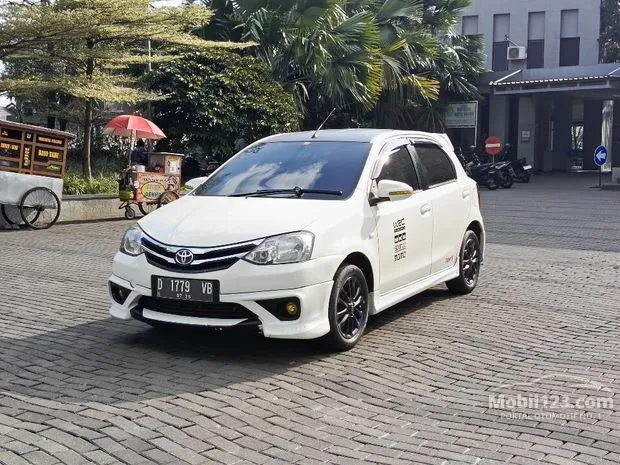 Jual Toyota Etios Valco Mulai 2015 Bekas di Indonesia Harga Kredit ...