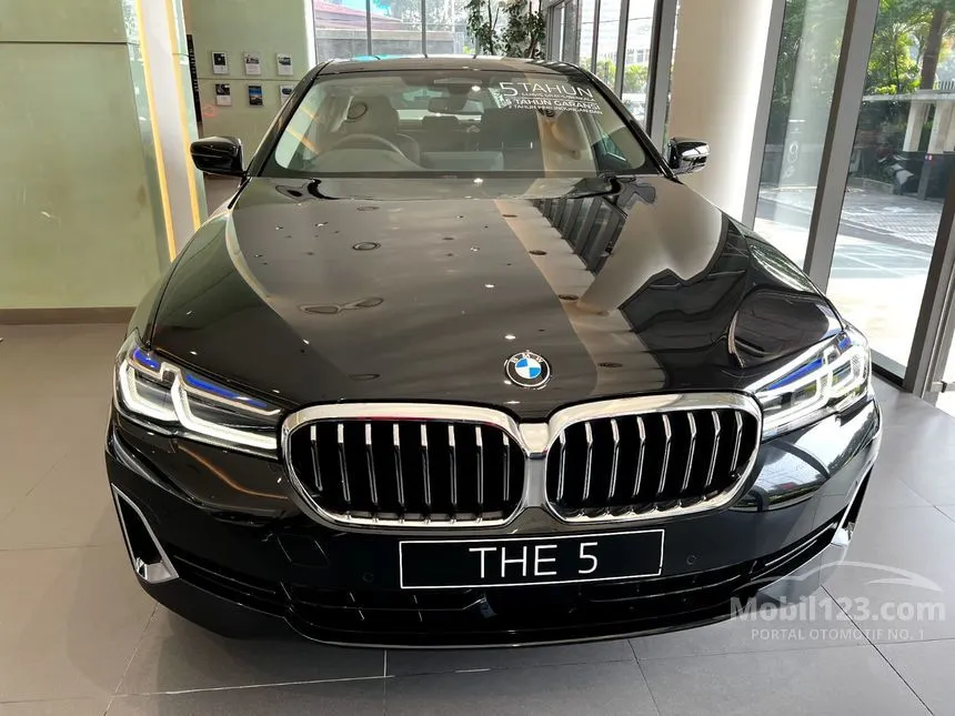 Jual Mobil BMW 530i 2023 Opulence 2.0 di DKI Jakarta Automatic Sedan ...