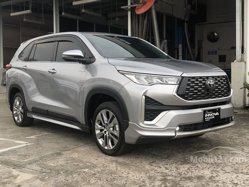 Jual Mobil Toyota Kijang Innova Zenix 2023 Q HV TSS Modellista 2.0 di ...
